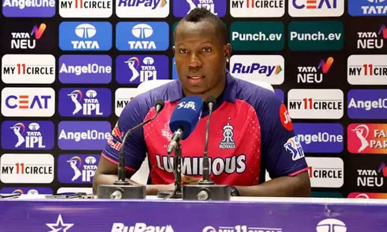 Rovman Powell attempts to persuade Narine out of retirement