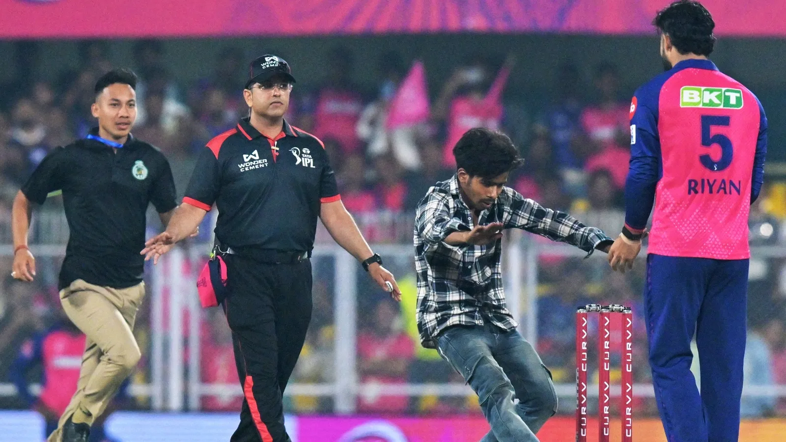 Unbelievable crowd chaos: craziest Fan moments caught in IPL 2025 stadiums!